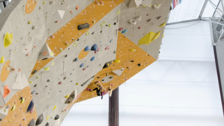 What Is Bouldering? A Complete Guide for Beginners - Wooden Mountain